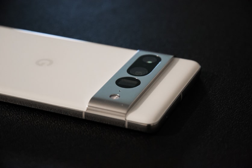 Google Pixel 7 Pro Review - UrbanGeekz